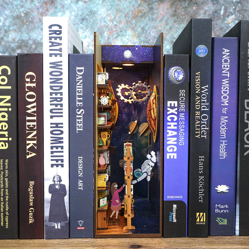 Tonecheer Składany Drewniany Model 3D LED - Book Nook Interstellar ...